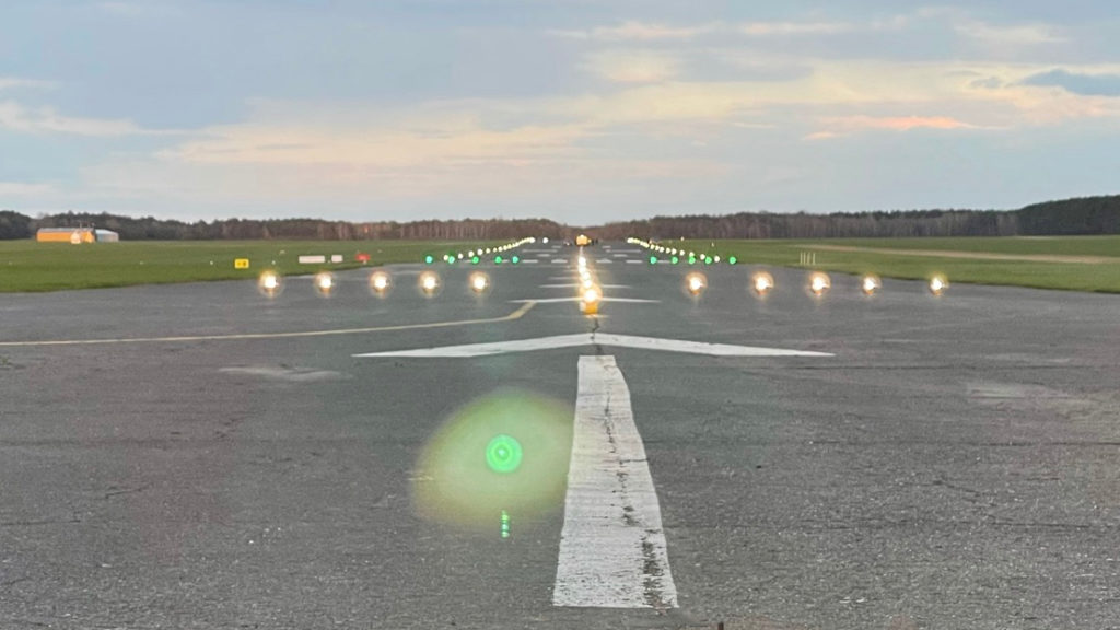 Medium Intensity Solar Approach Light - Approach Lighting System - S4GA