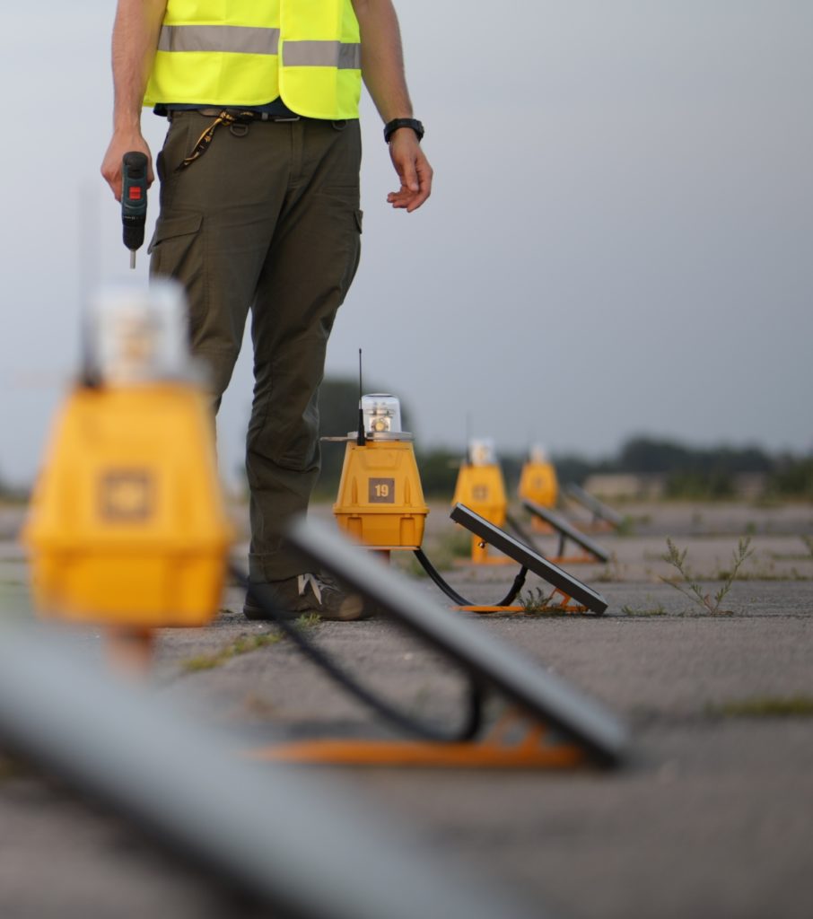 Airport Runway Lighting that Operates 365 Days on Solar - S4GA