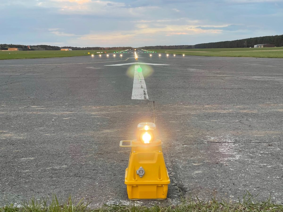 Medium Intensity Portable Approach Light - S4GA