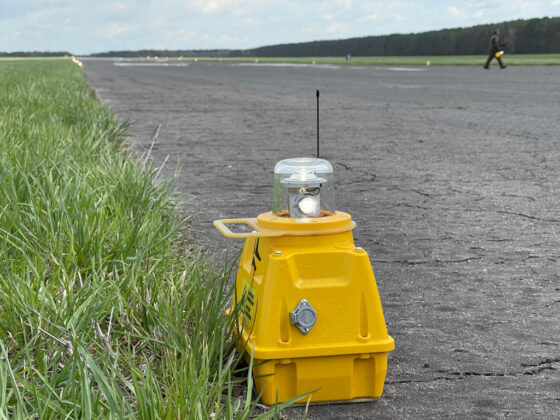 Medium Intensity Portable Runway Edge Light - White/White - S4GA