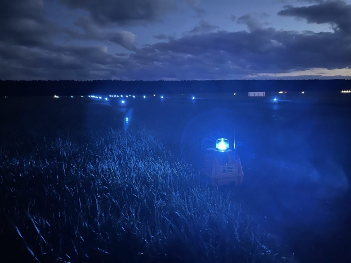 Medium Intensity Portable Taxiway Light - Certified Airport Lighting - S4GA