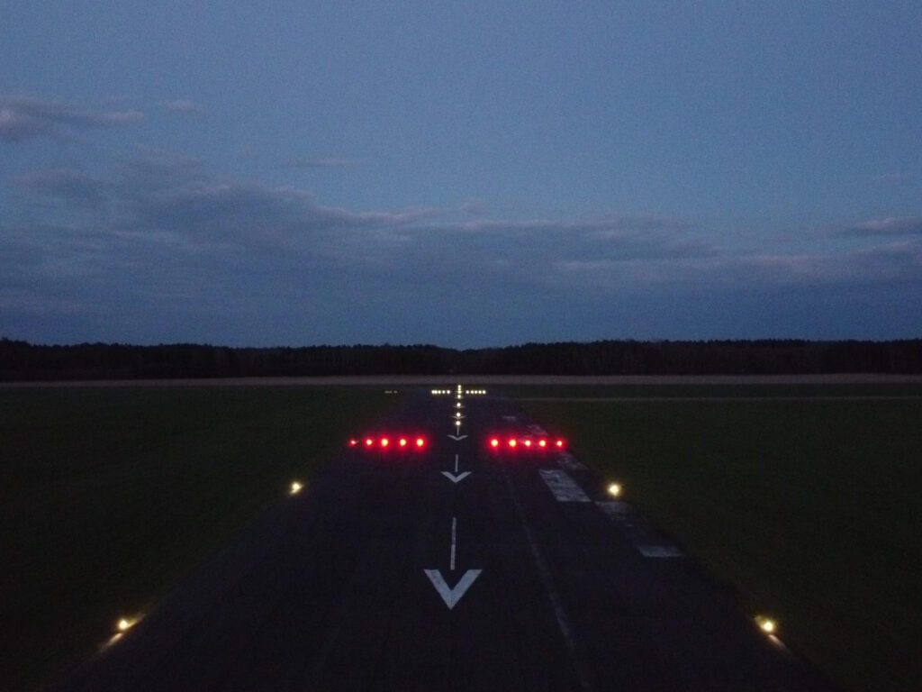 Medium Intensity Portable Runway End Light - S4GA