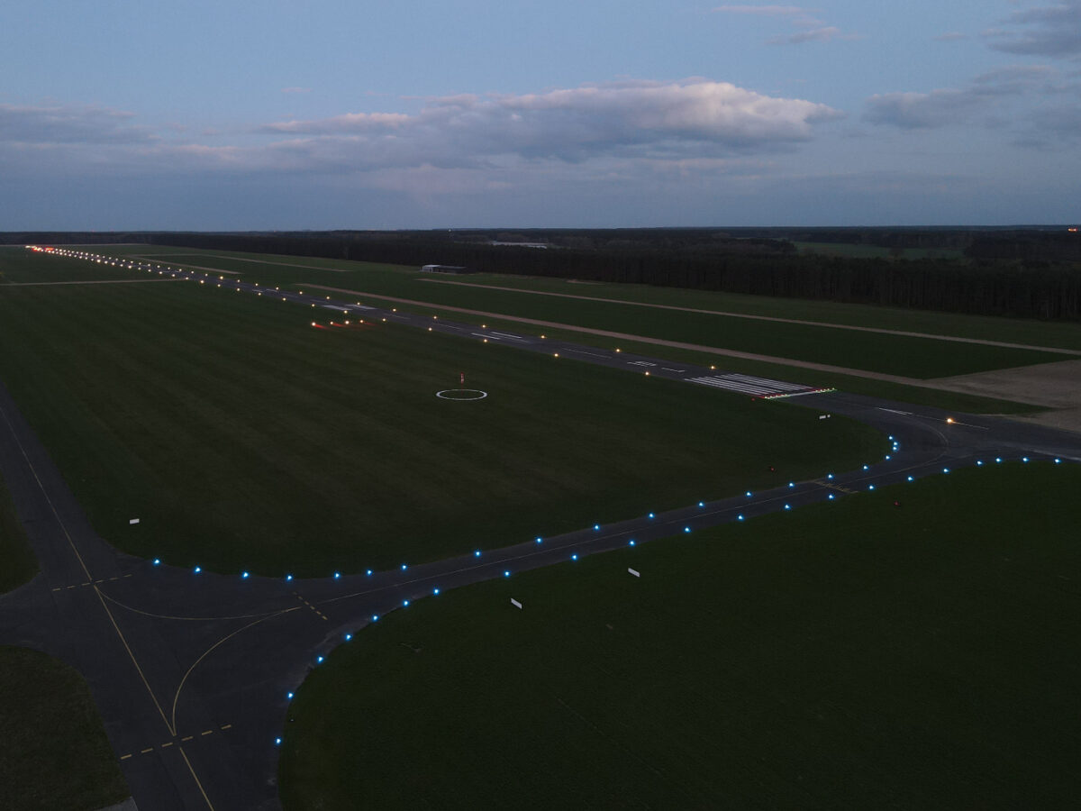 SP-102S Low Intensity Solar Runway Edge Light - S4GA