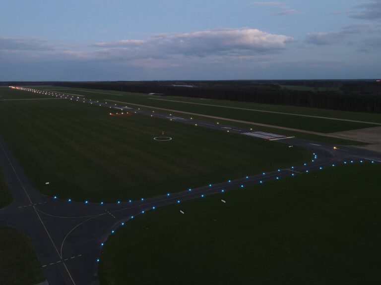 SP-102S Low Intensity Solar Runway Edge Light - S4GA